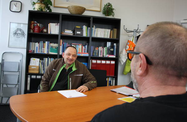 Miteinander reden auf Augenhöhe