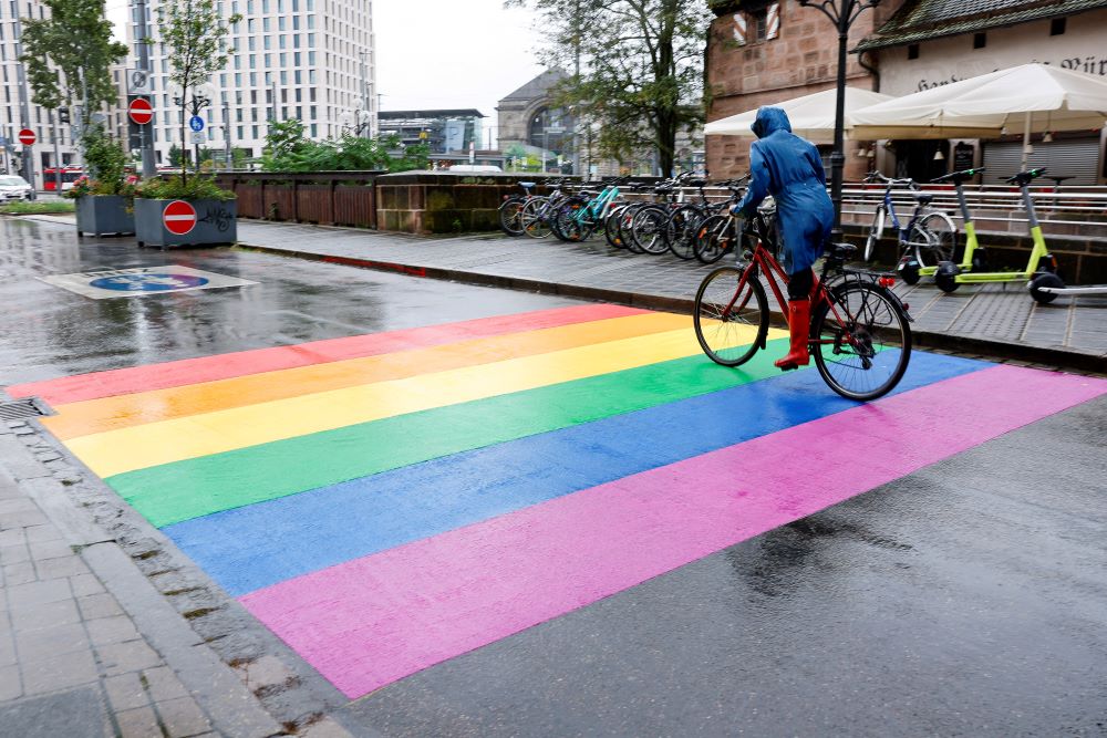 Nürnberg hat nun einen Regenbogen-Zebrastreifen