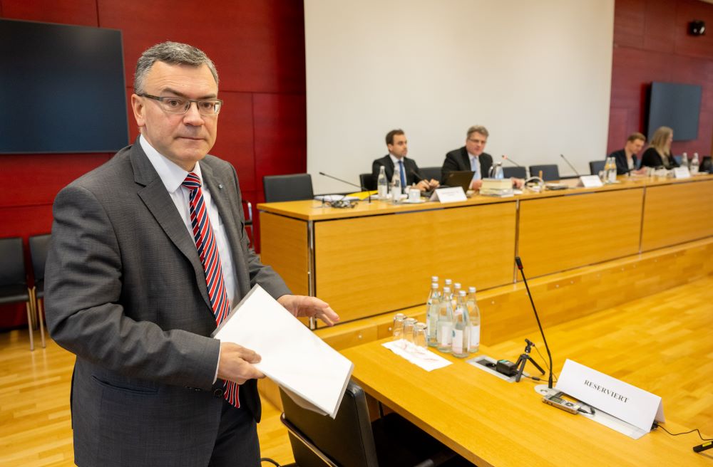 Herrmann verteidigt Vorgänge beim Kauf von Corona-Schutzmasken