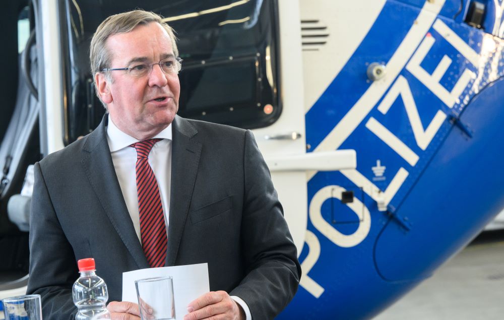 Niedersachsens Innenminister Pistorius wird Verteidigungsminister